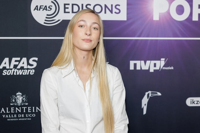 Tweelingbroer S10 zwaargewond in ziekenhuis na val uit flat, verdachte weer vrij | Show ...