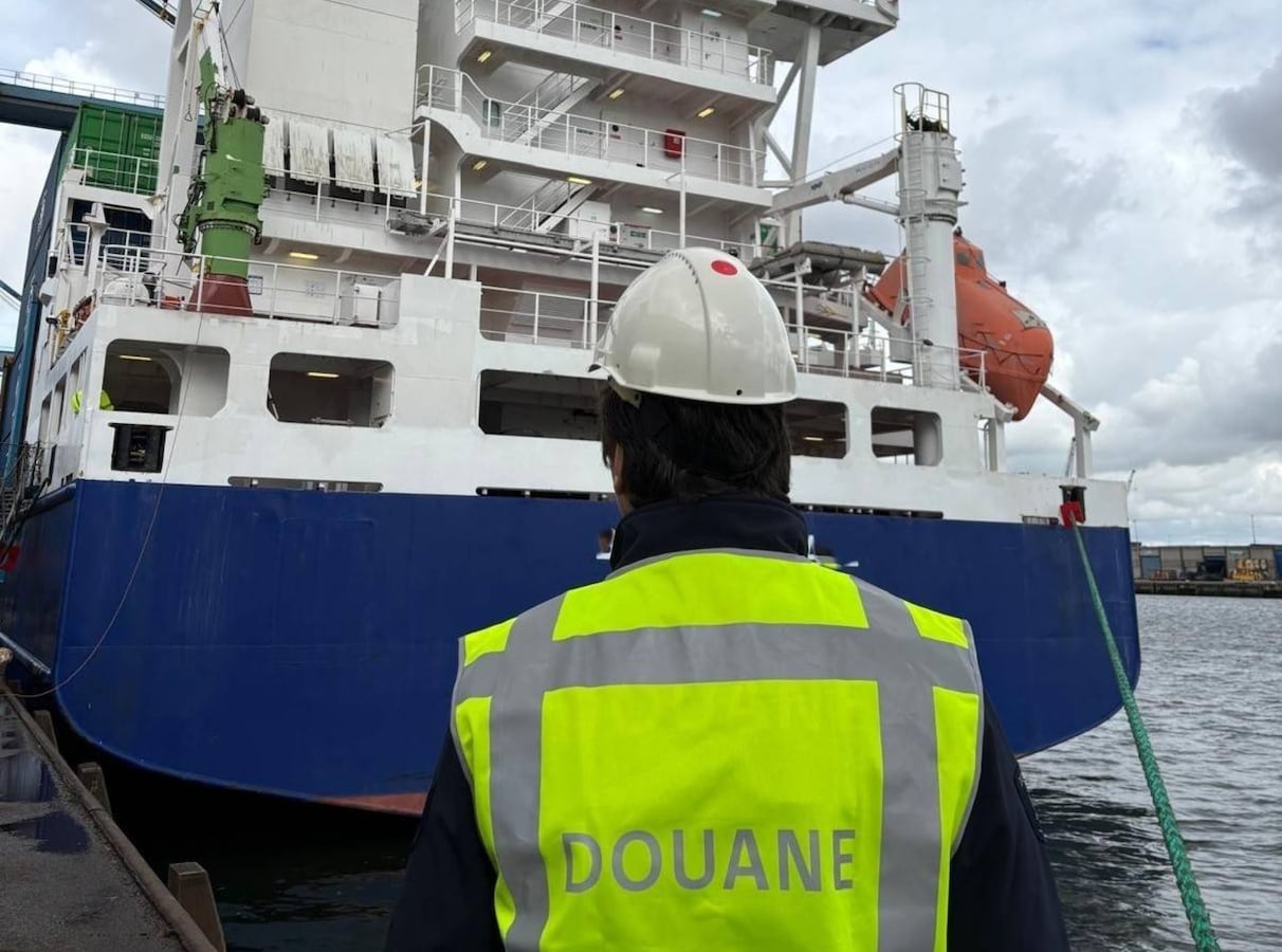 Douane onderschept tientallen containers met mogelijk verboden goederen ...