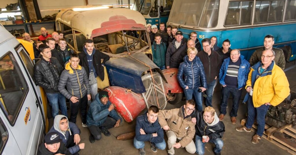 ROC-studenten knappen oude Tielse bus op | Tiel | De Gelderlander.nl