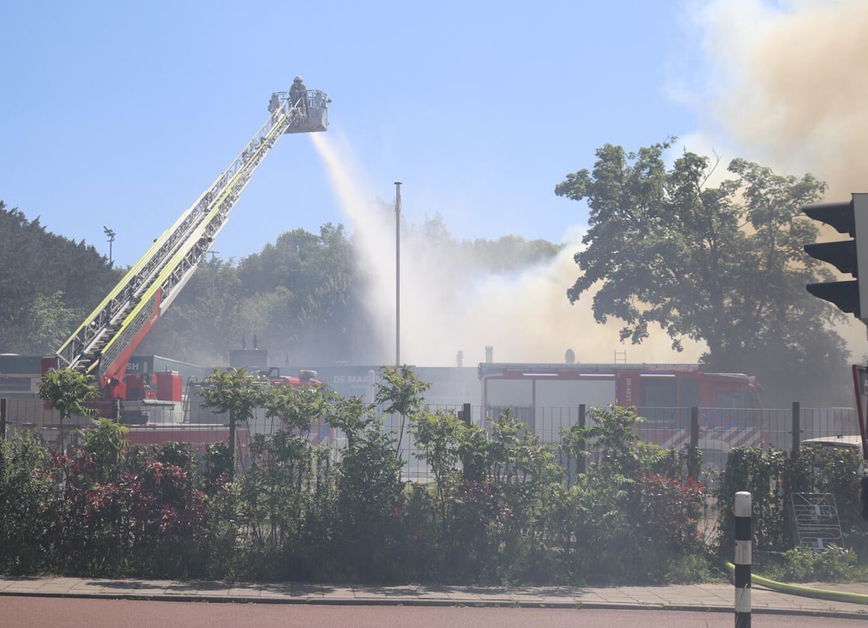 Grote brand bij Fietshub De Maarschalk aan Koningsweg in Utrecht ...