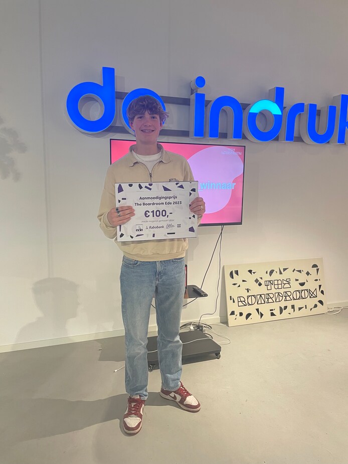 Jan Hilgers Penning voor Edese zaalvoetballers en jonge ondernemers uit ...