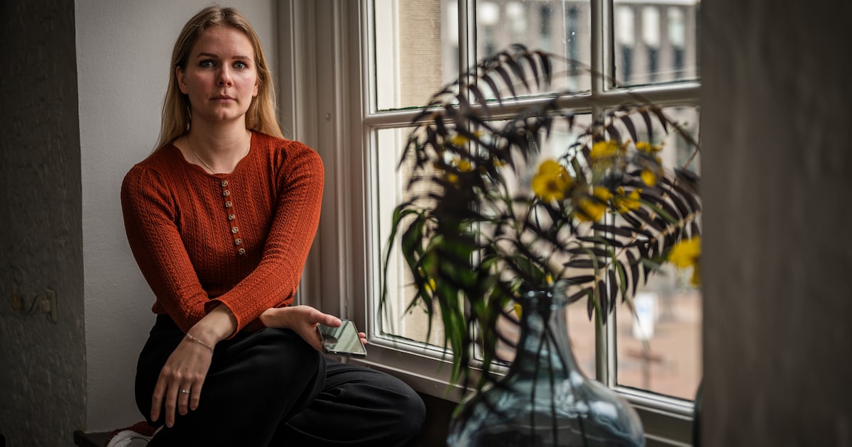 Emma (28) ziet vanwege haar werk de meest grove seksberichten: 'Mag ik ...