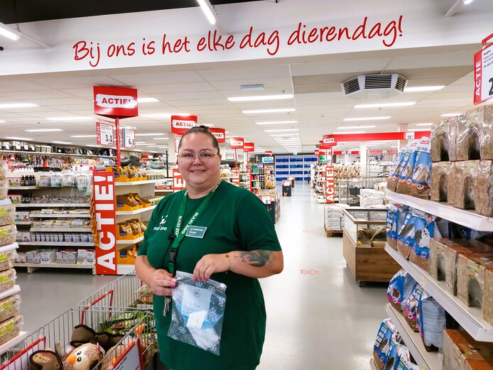 Vrouw laat teveel spaargeld achter in dierenwinkel: ‘Voor 2 euro hadden ...