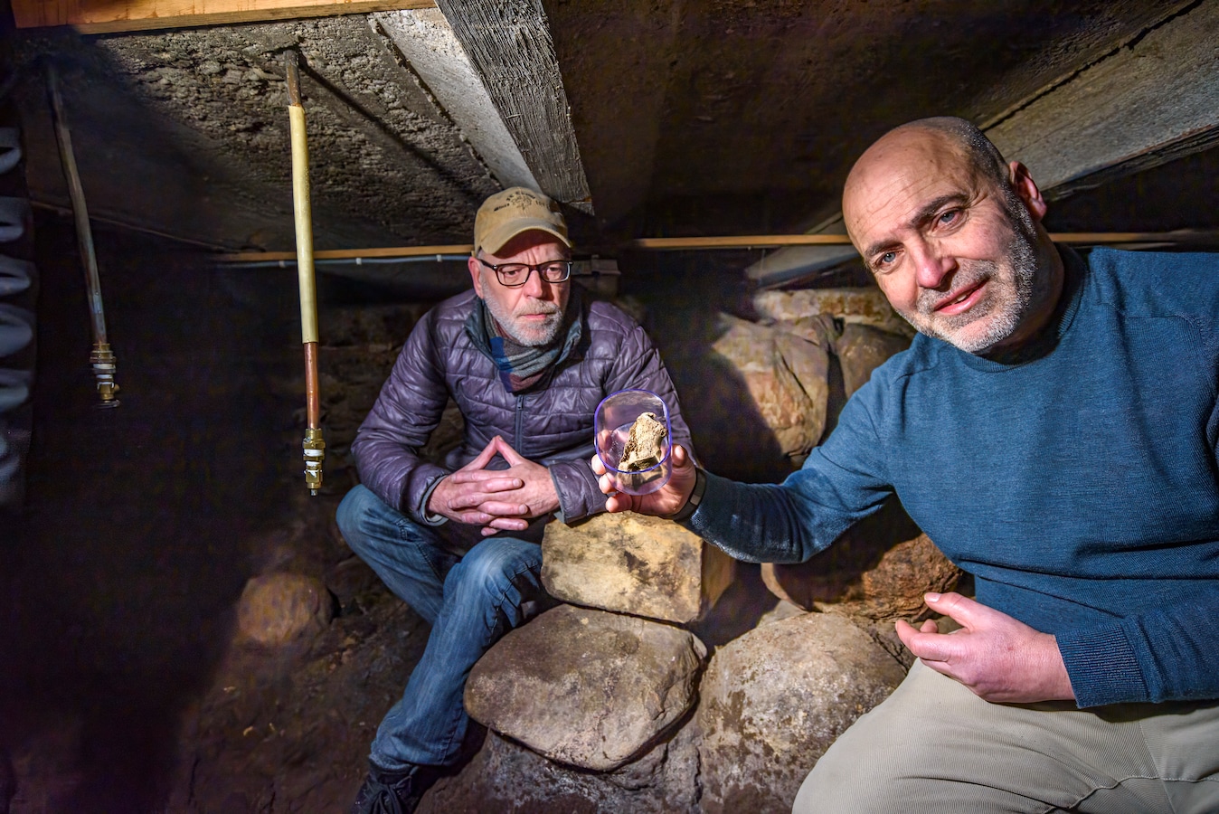 Veelbesproken bot uit Enschede is begraven, maar boze vinder eist het ...