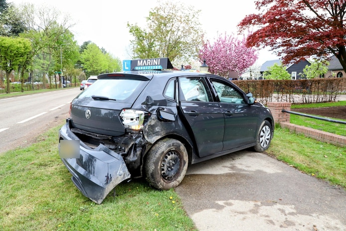 Lesauto flink beschadigd bij aanrijding met andere auto | 112 nieuws ...