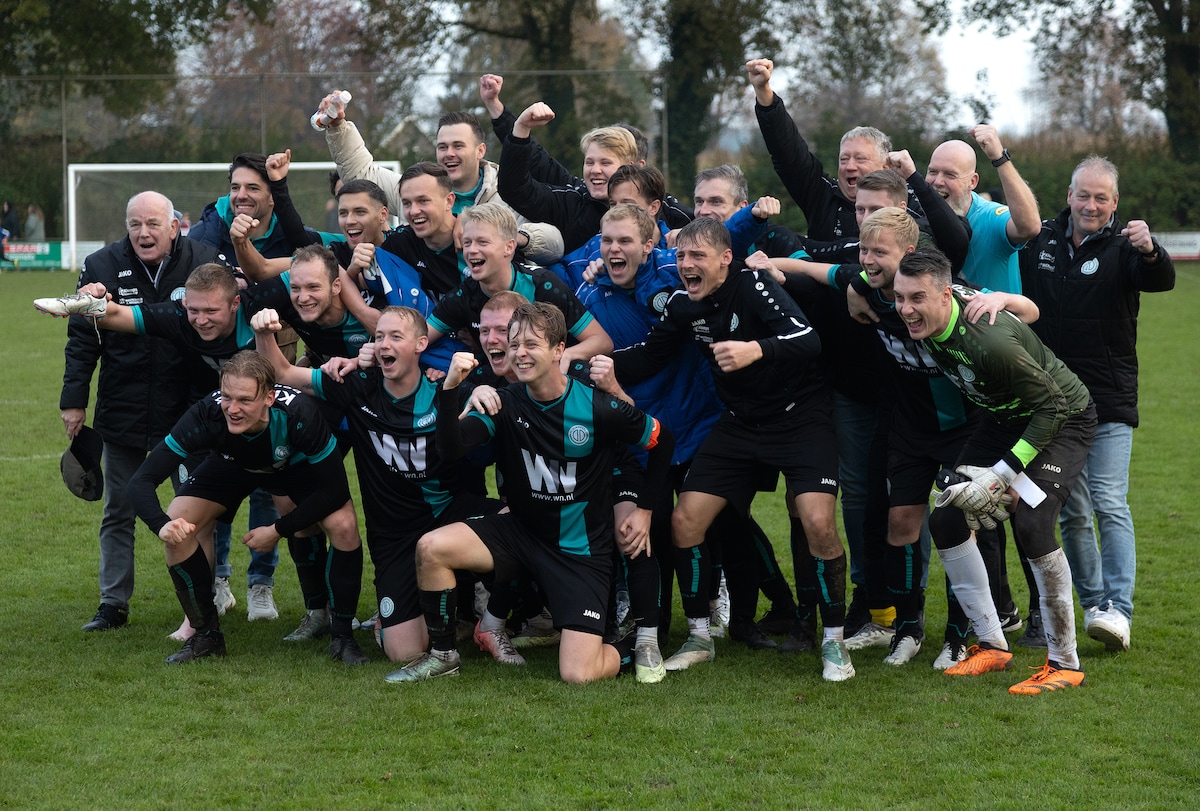 FC Dinxperlo wordt niet de eerste kampioen van Nederland, maar levert ...
