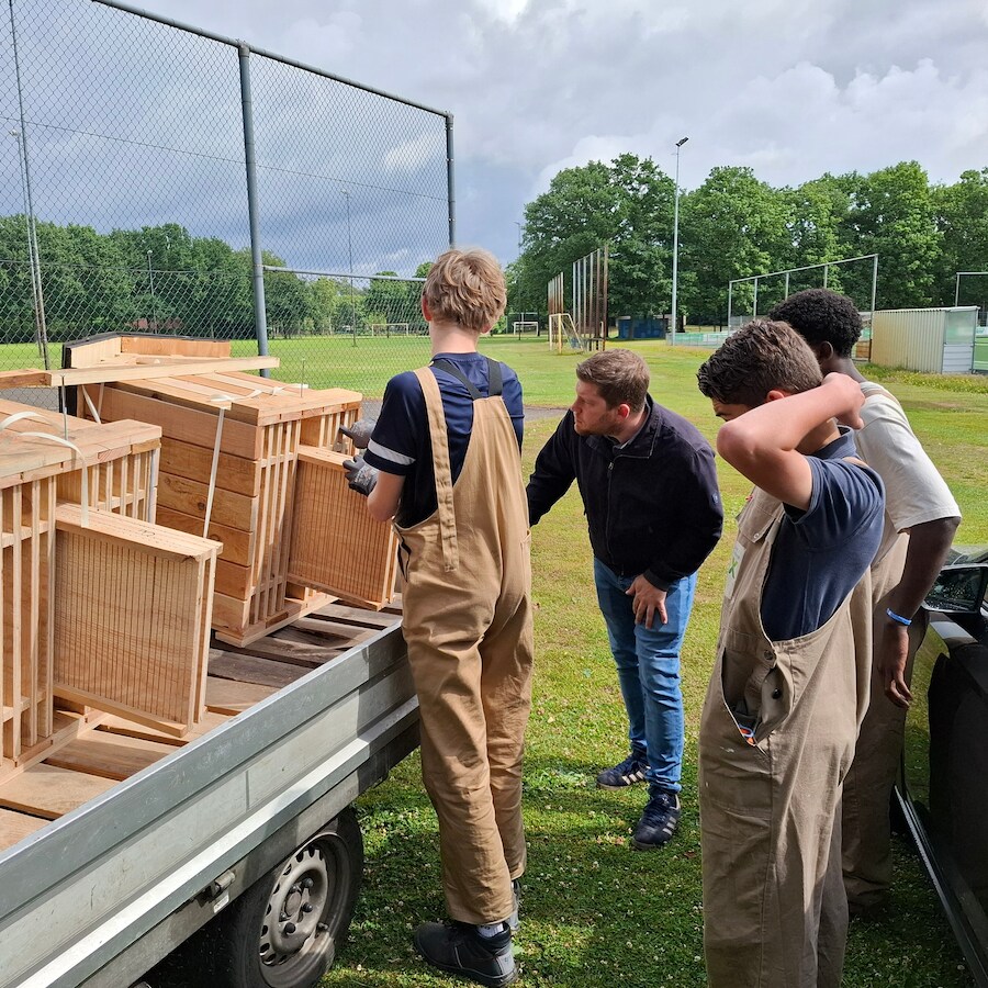 School levert vervangende woonruimte voor vleermuizen; Leerlingen Pius ...