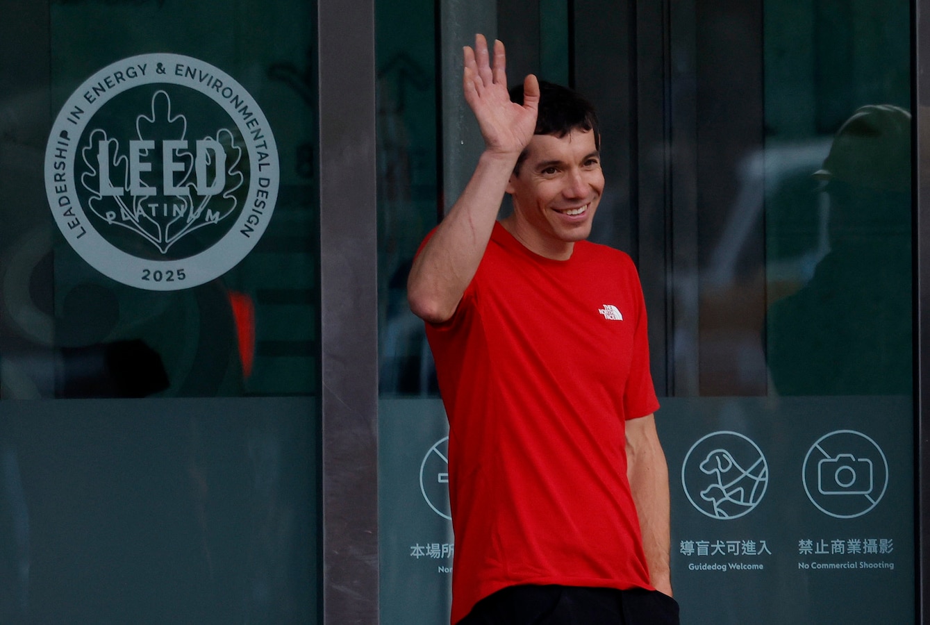 Klimmer Alex Honnold bereikt zonder touw of zekering top van 508 meter ...