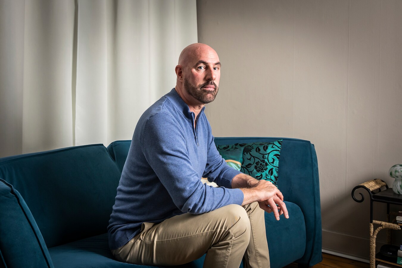 Chris kan terug naar Nederland, maar doet dat niet, want zijn kinderen ...