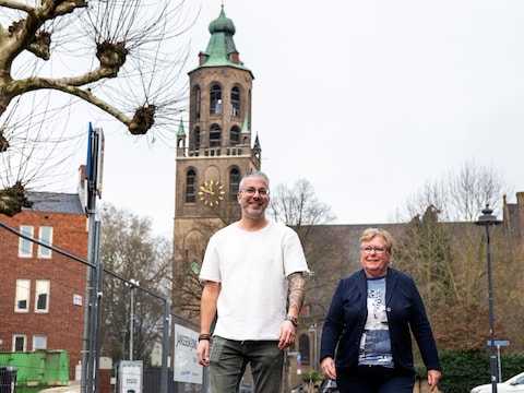 Een middelvinger op de kermis, eieren tegen de ruit, tóch houden lokale ...