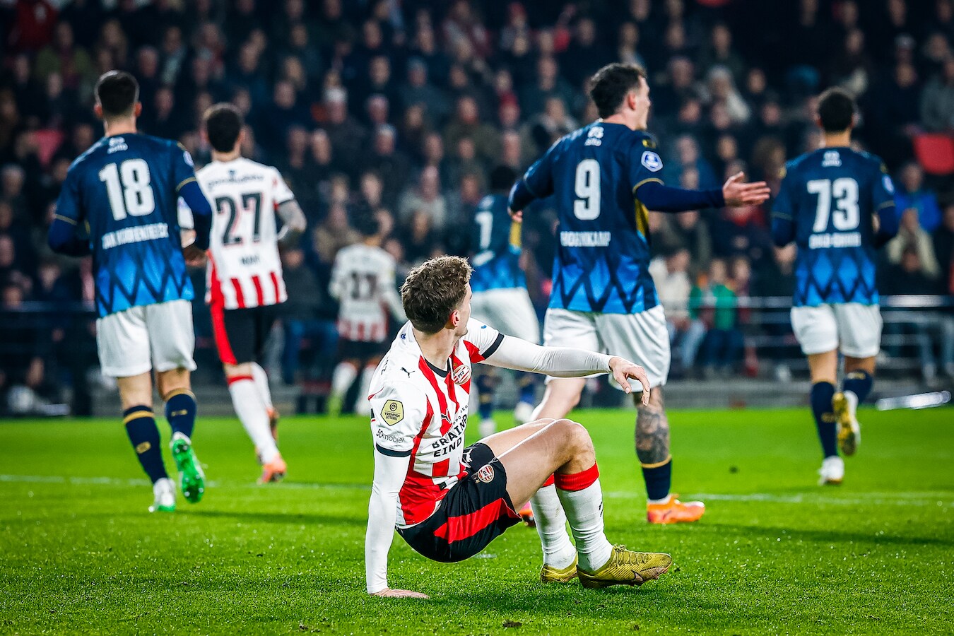 LIVE eredivisie | Guus Til neergehaald na snelle uitbraak: PSV krijgt ...