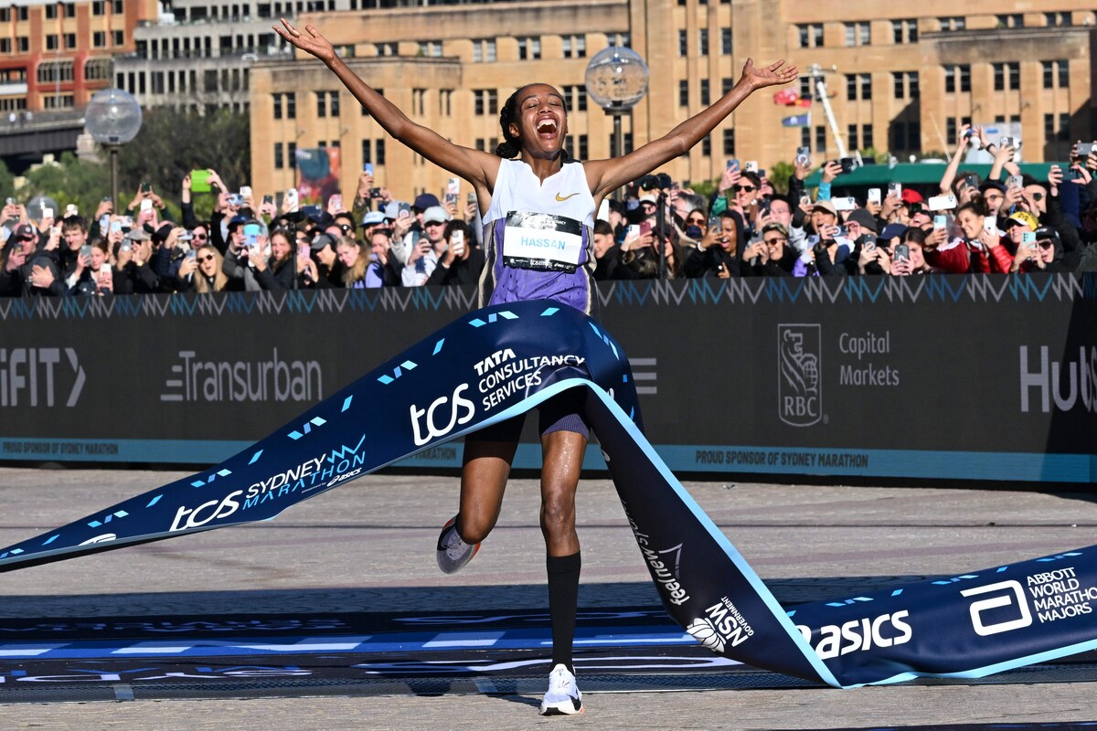 Sifan Hassan boekt sensationele zege in marathon van Sydney: ‘Ik heb ...