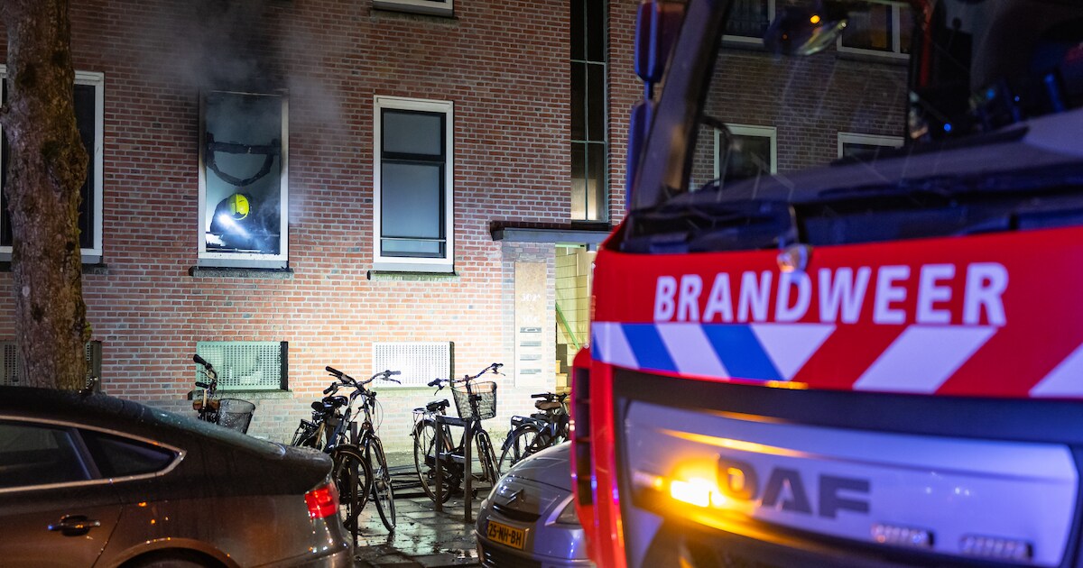 Uitslaande brand in portiekwoning Rotterdam, vier gewonden naar het ...