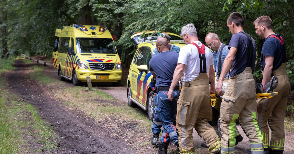 Wielrenner bezorgt wandelaar gebroken heup en vlucht: ‘Ga weg joh, ik ...