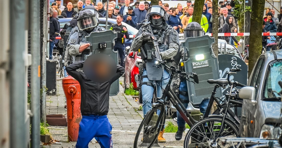 Arrestatie door speciaal politieteam in Arnhem trekt veel bekijks: man ...