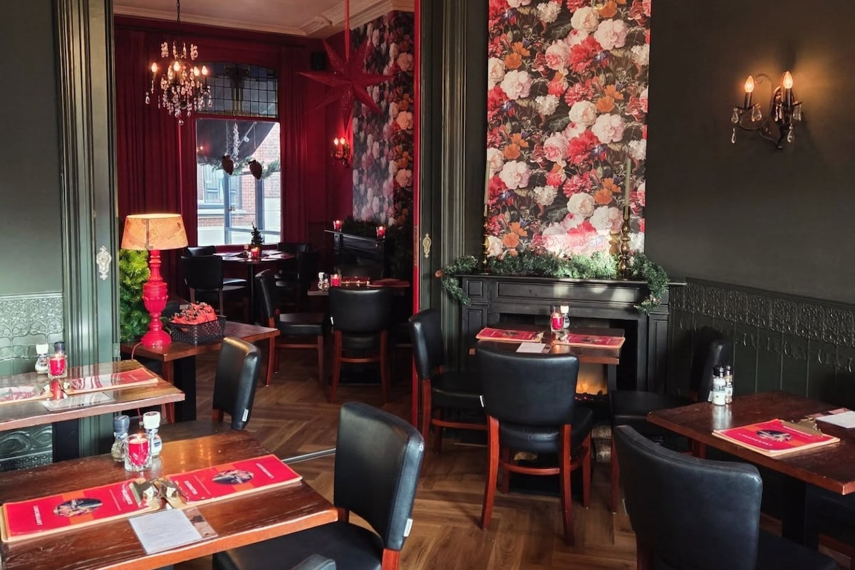 Elke woensdag eten met onbekenden: deze Enschedese horecazaak wil ...