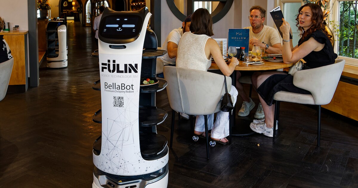 Horeca is nog steeds mensenwerk, maar wel steeds vaker door de gasten ...