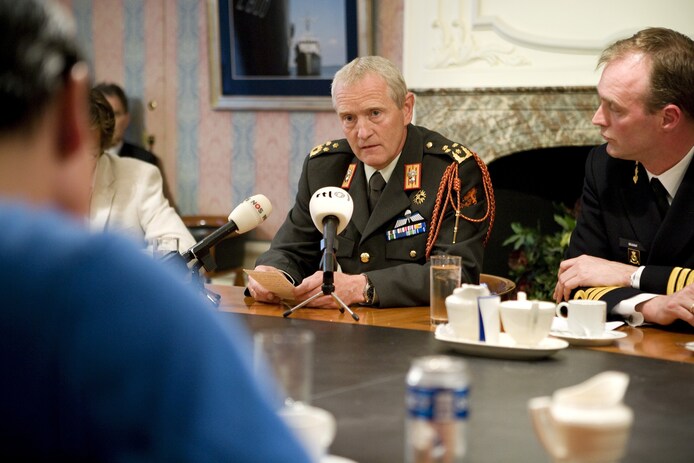 Het vertrek uit Afghanistan is volgens generaal Peter van Uhm te vroeg ...