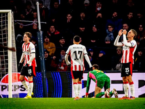 Late tegengoal kost PSV de kop: Eindhovenaren uitgeschakeld in ...