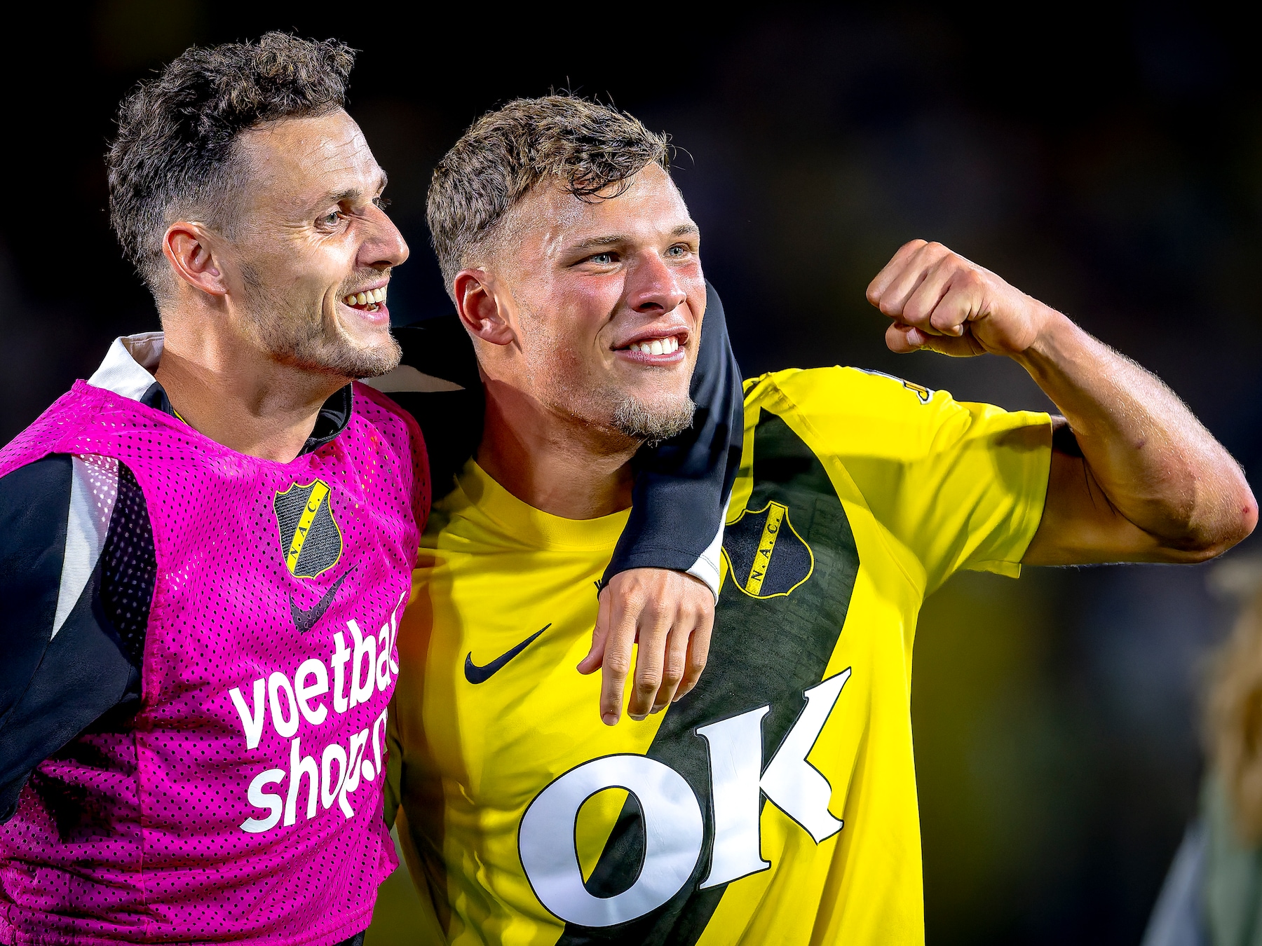 Oppermachtig AZ plaatst zich ten koste van Levski Sofia voor Conference ...