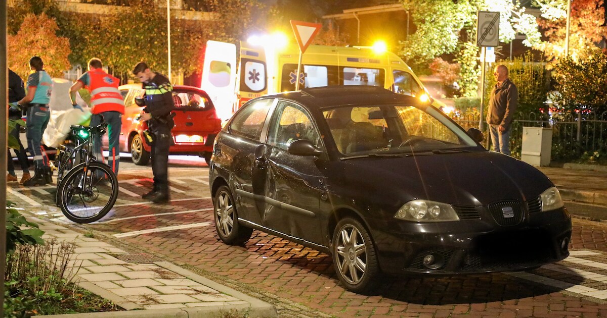 Persoon op elektrische fiets gewond na botsing met auto op Kastanjelaan ...