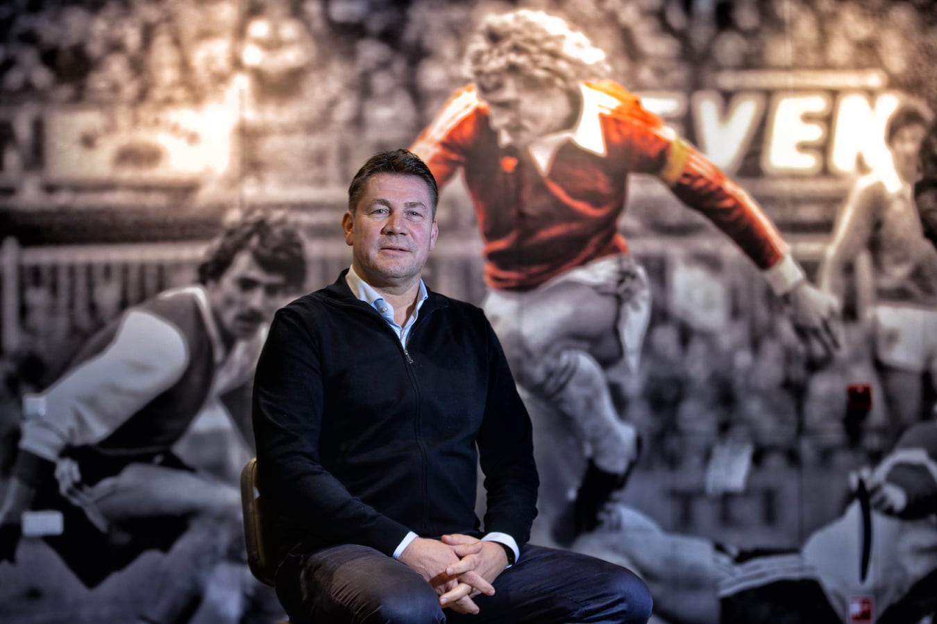 Geen trainer en technisch directeur stopt: AZ staat op een kruispunt in ...