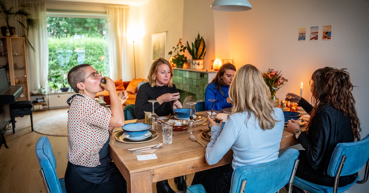 Op een feestje praat je niet over rouw, weet Simone (35), maar tijdens ...