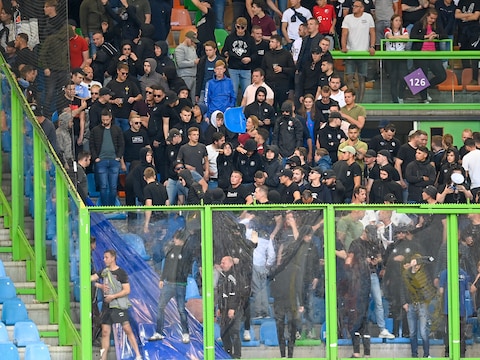 Zeven verdachten na bijna vier jaar voor de rechter na geweld bij ...