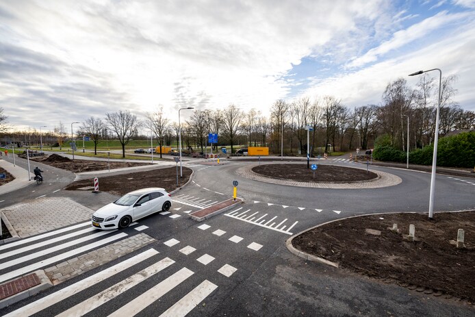 Automobilisten blij: vernieuwde rotonde op De Thij is weer open ...