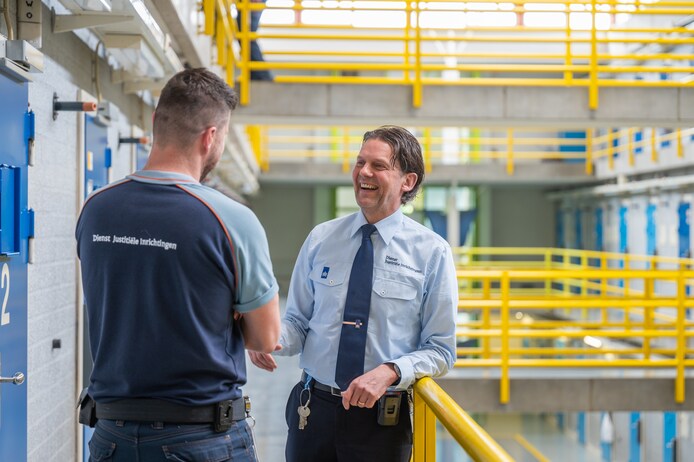 Jan laat zien waarom zijn werk tussen de criminelen zo bijzonder is ...