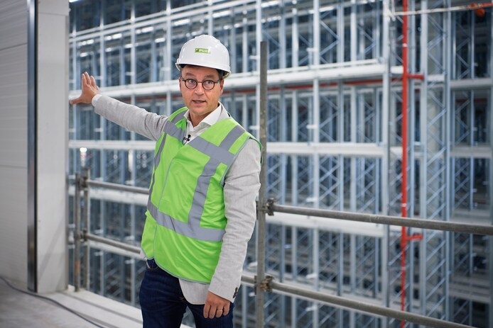Amper handjes nodig in het nieuwe distributiecentrum van Plus in Oss ...