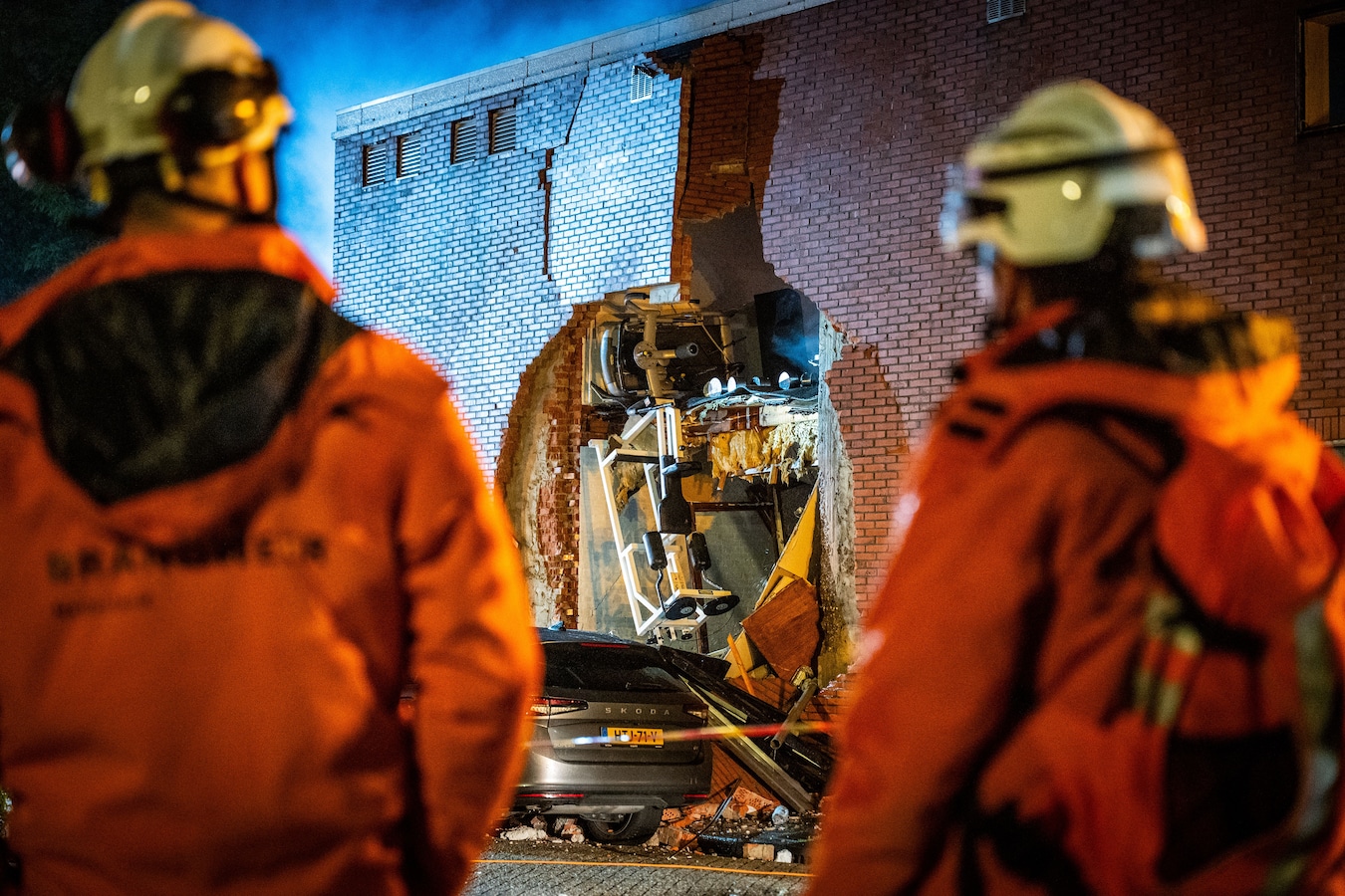 ‘Twintigers en tieners maakten in kelderbox Osdorp explosieven voor ...