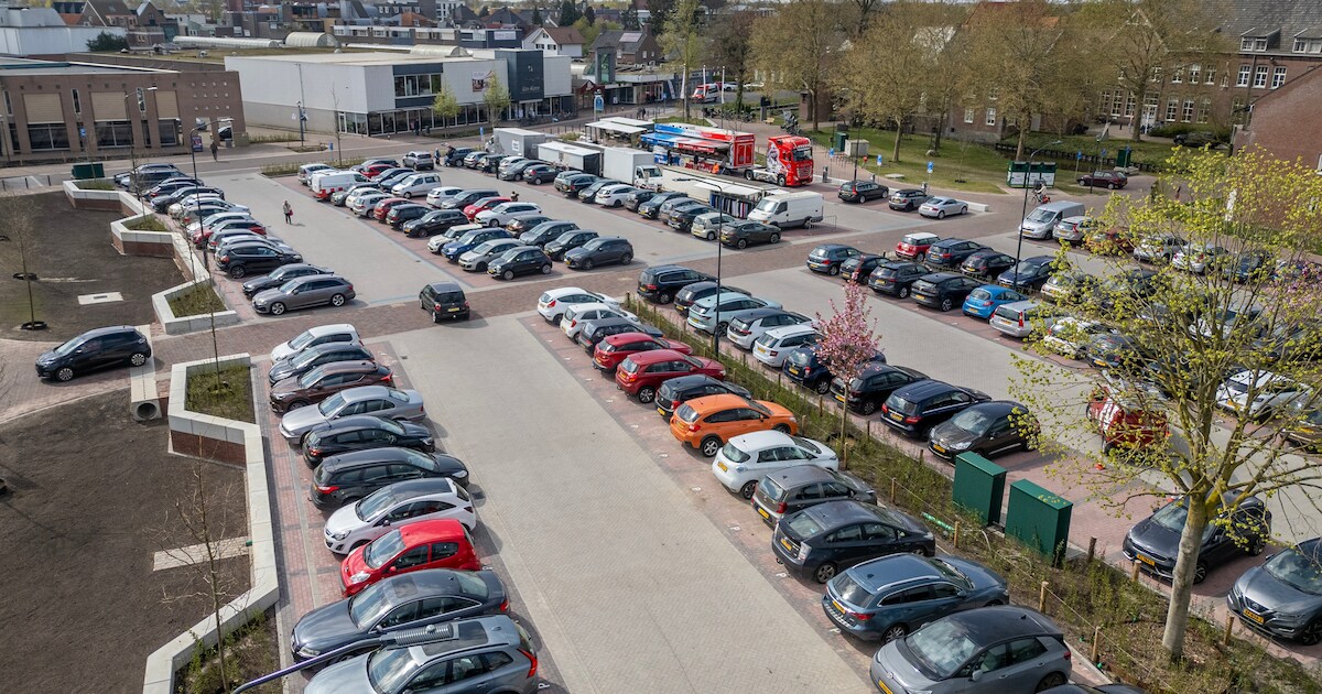 Parkeren in centrum Boxmeer nu nóg moeilijker: Ambtenaren verplicht ...