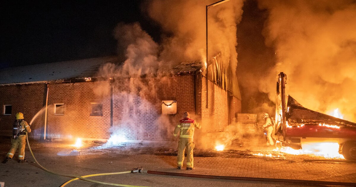 Korpsen uit wijde omgeving blussen grote brand in Didam | Home | De ...
