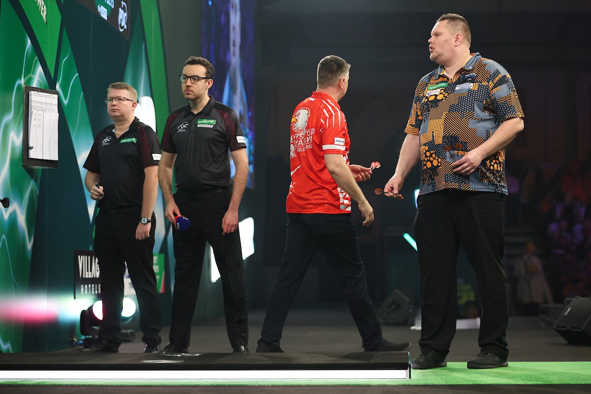 LIVE WK darts | Wesley Plaisier verliest thriller, Niels Zonneveld wil ...