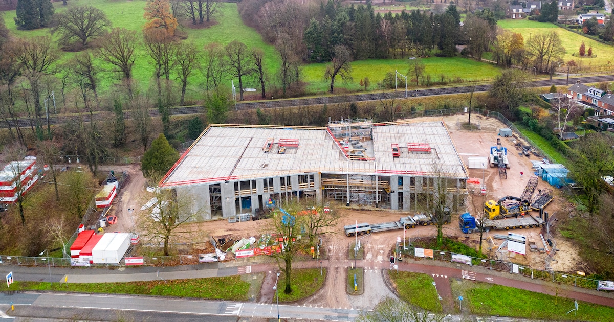 Rhedens miljoenenproject nadert hoogste punt; raadzaal nieuw ...