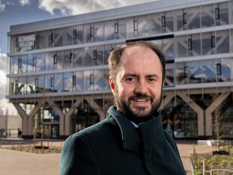 Oud-wethouder Kâhya van Den Bosch naar Brussel | Regio | De Gelderlander.nl