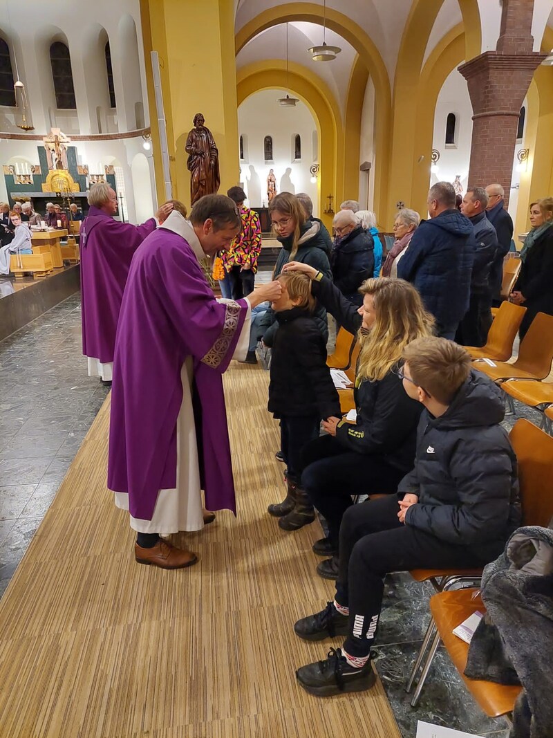 Askruisje halen in Groesbeek op Aswoensdag | Berg en Dal | De ...