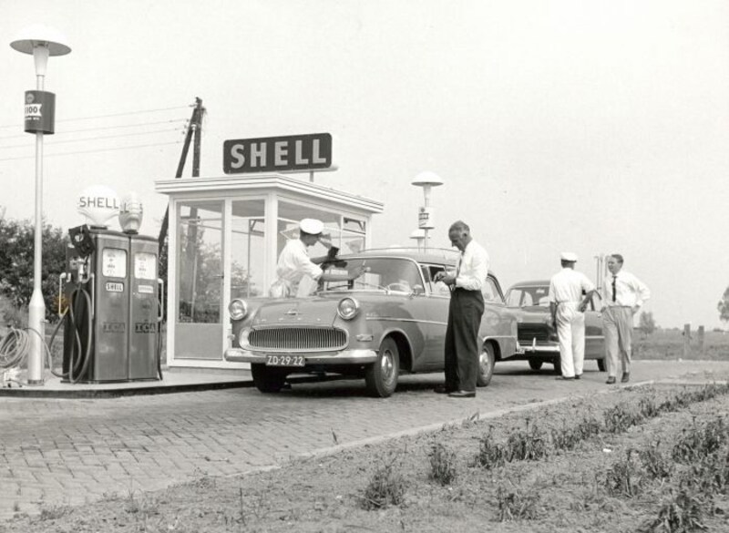 De pompbediende keert terug bij het tankstation | Nijmegen | De ...