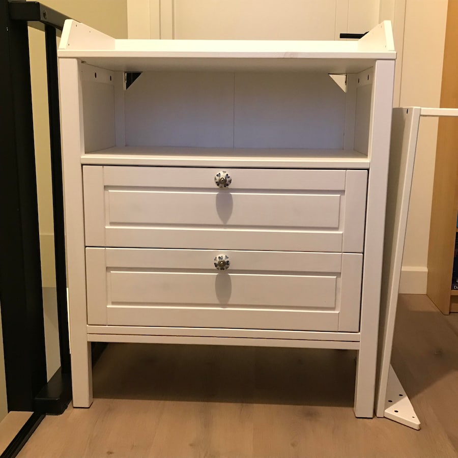 Paula heeft een kast vol kattenbeeldjes, babycommode in Heeze | Foto ...