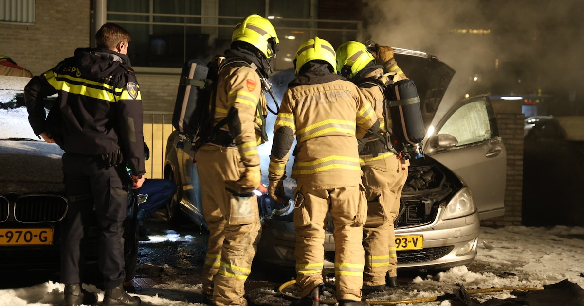 Weer autobrand in Arnhemse wijk Presikhaaf: aanmaakblokken aangetroffen ...