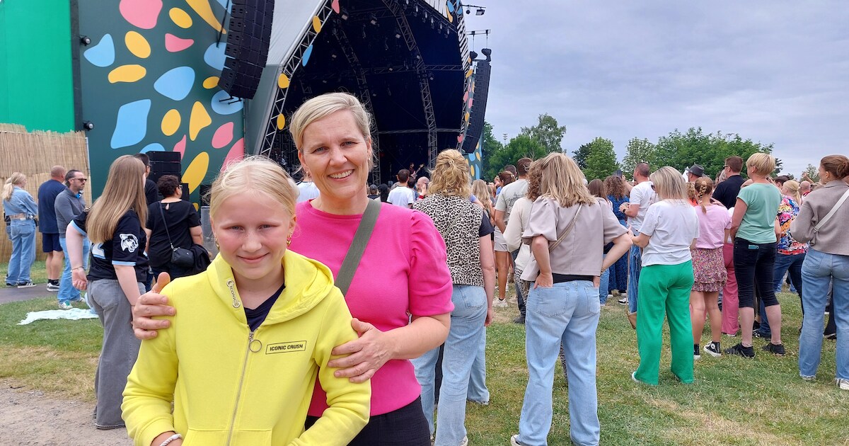 Het Volkspark in Enschede stroomt vol, Jannike en Judith kunnen niet wachten tot Suzan & Freek ...