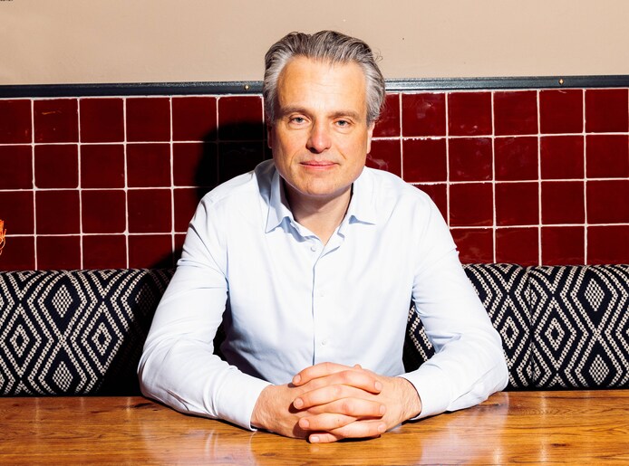 Joris Luyendijk liep een deuk op na zijn laatste boek: ‘Het was een ...