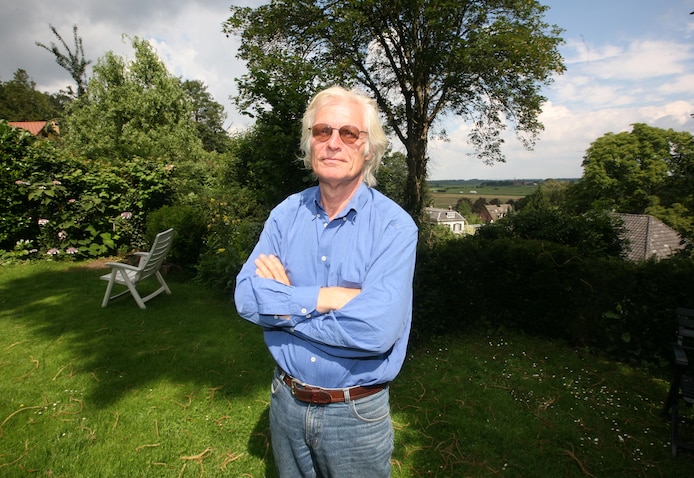 Stefan Verwey, meester van de spotprent, tekende geen politici na maar ...