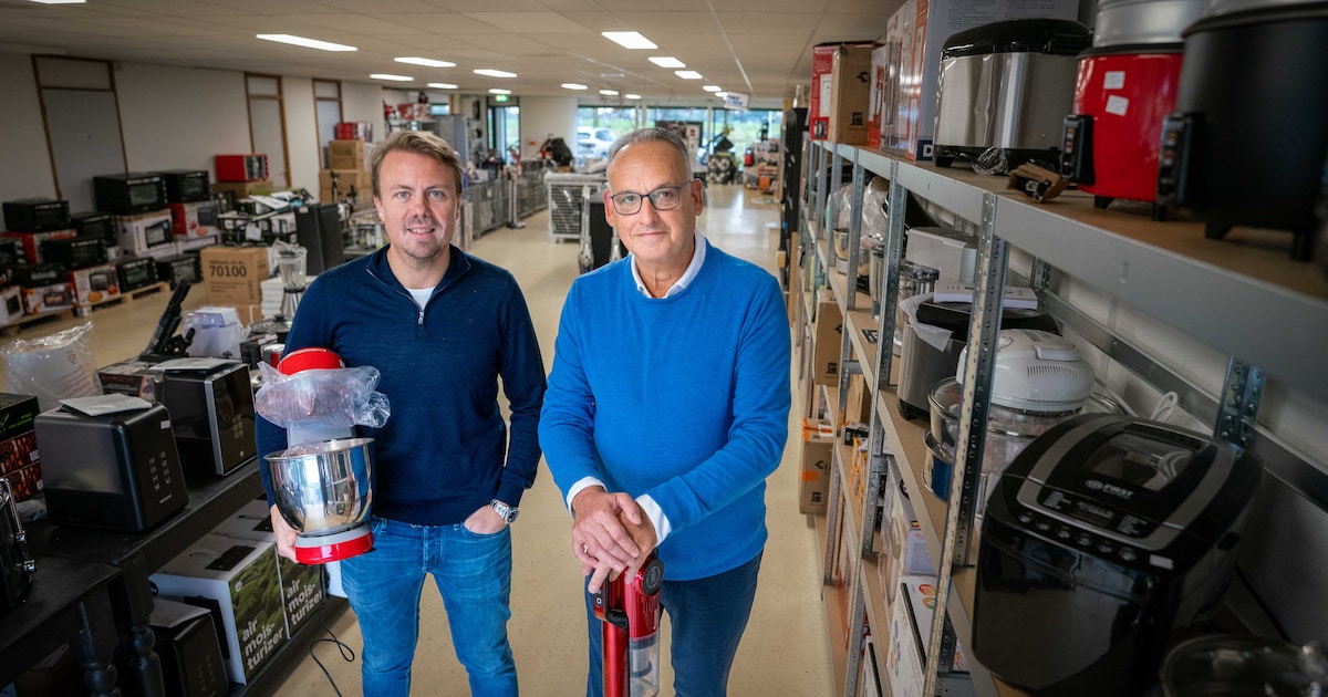Dit duo verkoopt de pakketjes die jij terugstuurt: ‘Soms een kwestie ...