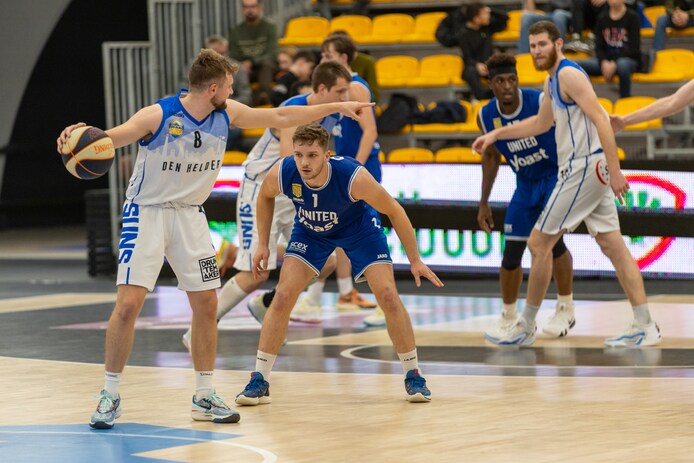 Yoast United komt nog dicht bij enorme bekerstunt, neusbreuk voor Van ...