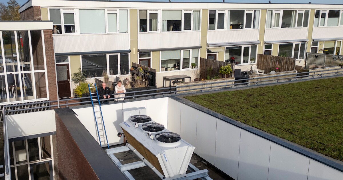 Jos en Tineke verdrietig bij heropening winkelcen­trum onder hun huis ...