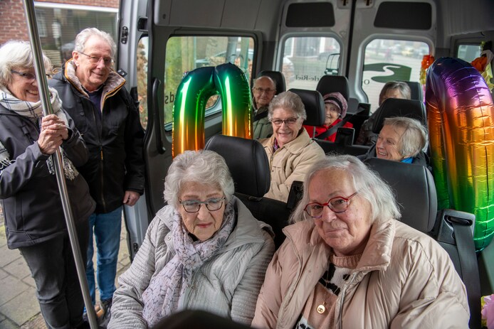 Van Rieu tot Rooi Pannen: de Opstapbus van Goirle tuft wat af | Brabant | gelderlander.nl