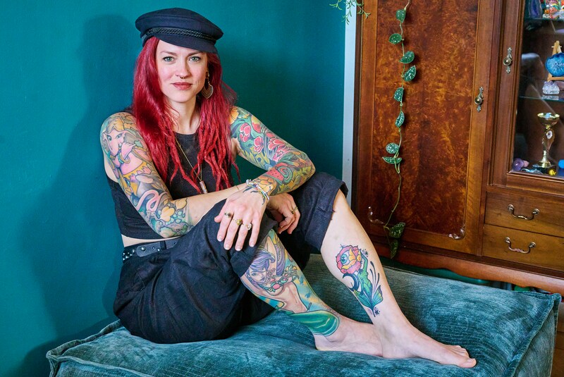 Achter elke olifant, slang en rat op het lijf van Rian (39) uit ...