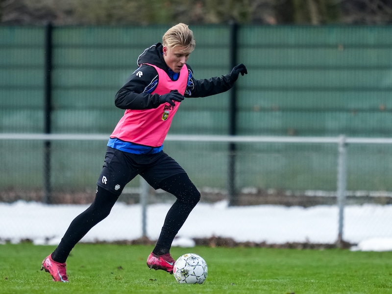 Voetballer is al sinds september op proef bij Vitesse, maar heeft nog ...